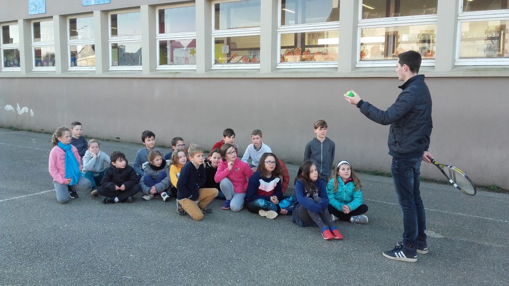 Initiation « La thèque » avec Goulven, stagiaire en licence sciences de ...